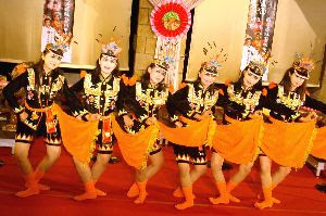 citra suryani kenichi: Tari Dolalak khas Purworejo