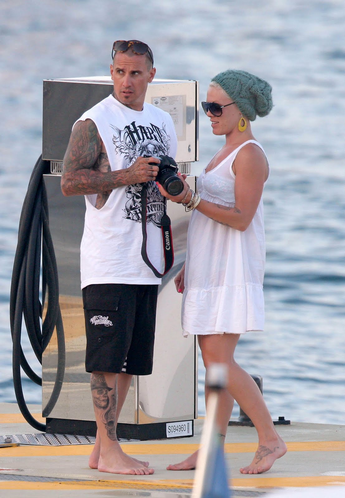 Fashion Trend | Fashion Tips: American singer Pink - candids On A Yacht ...