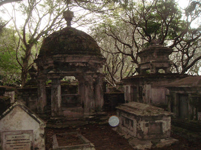 PLACES OF INTEREST: CAPTURE 7 : Oldest Protestant-Catholic Cemeteries ...