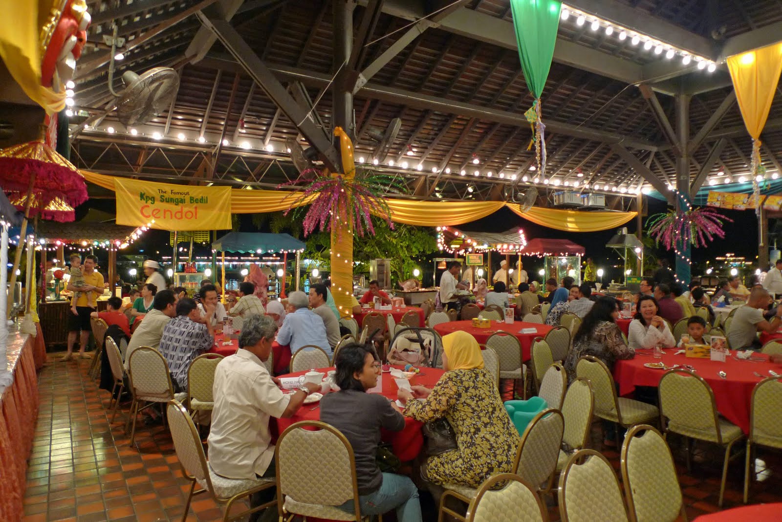 Eating in Kuching - Macam Macam Ada Buffet