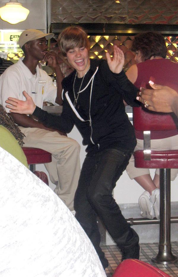 Creepin' on Bieber...: Justin Bieber: Dancing Sensation?