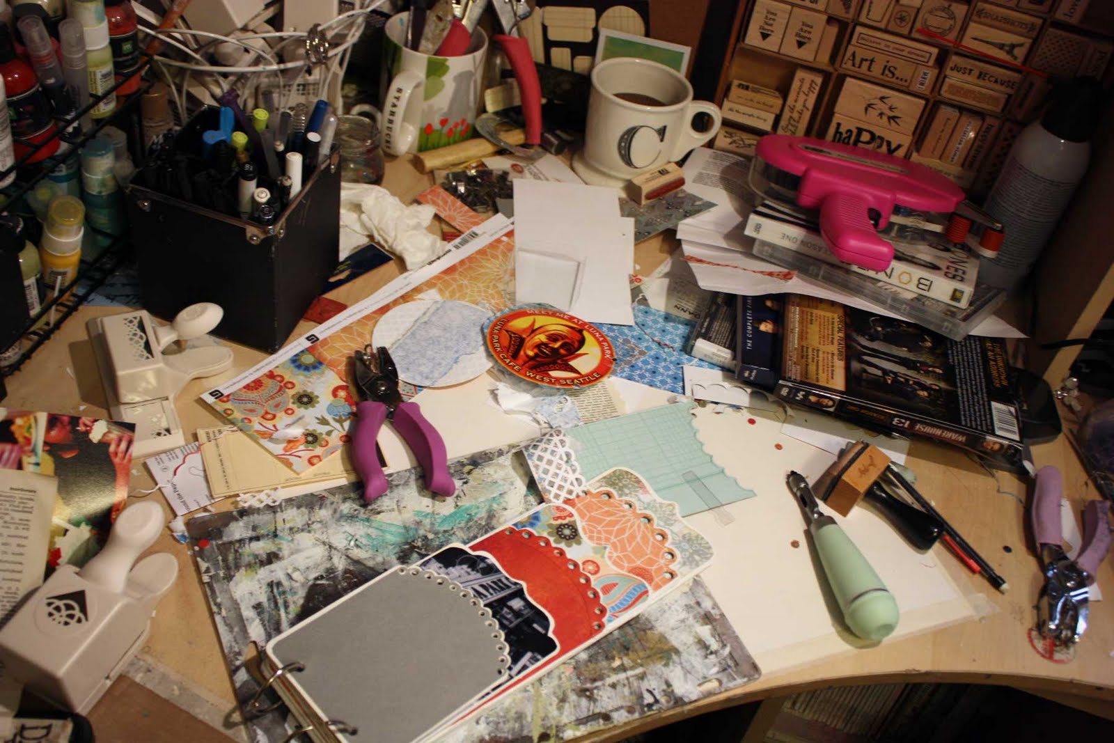 Coffee Girl Crafts: A blog about pretty things: Messy Desk