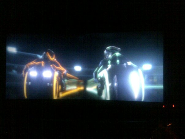 I AM IN DEMAND.Com ™: TRON: A Good Special Effects Movie (with deeper ...