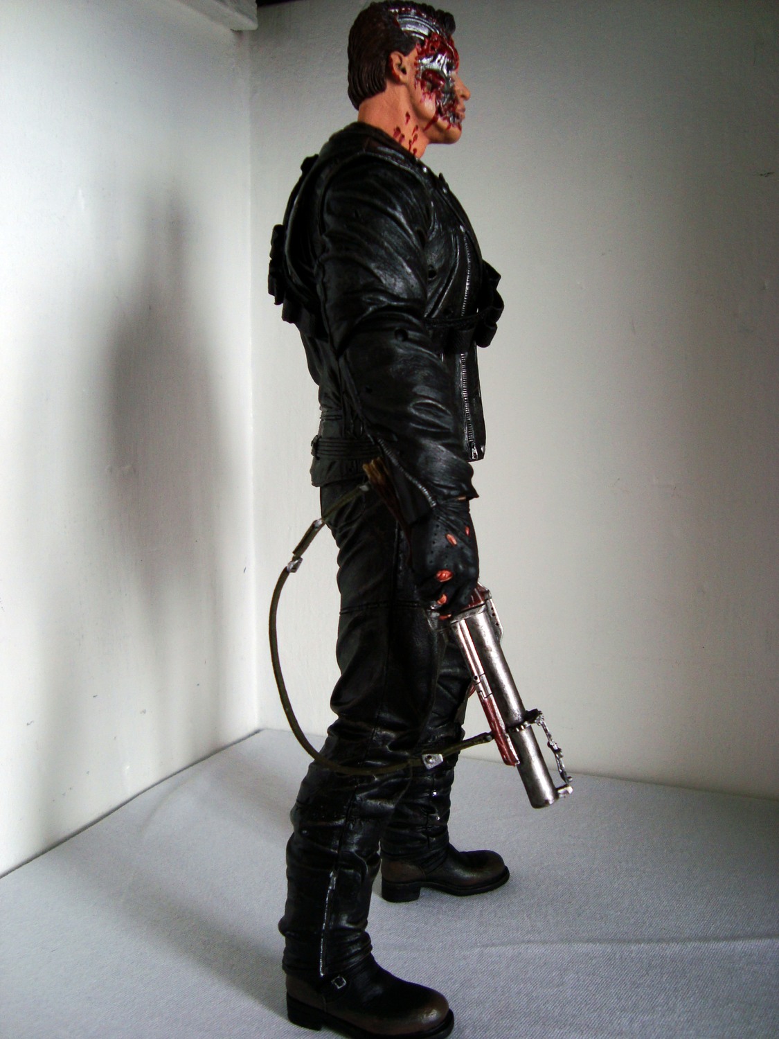SUPER SHOGUN: TERMINATOR 2 T-800 WITH BATTLE DAMAGED HEAD 12" - NECA