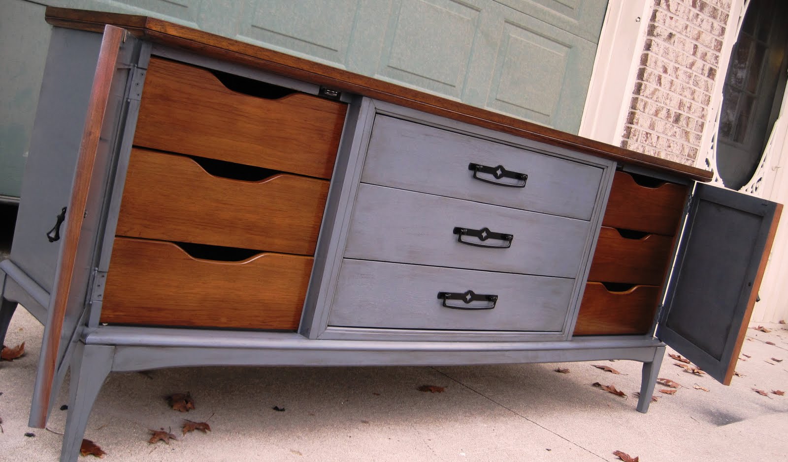LoveLeigh Again: Before and After...a dresser transformation...