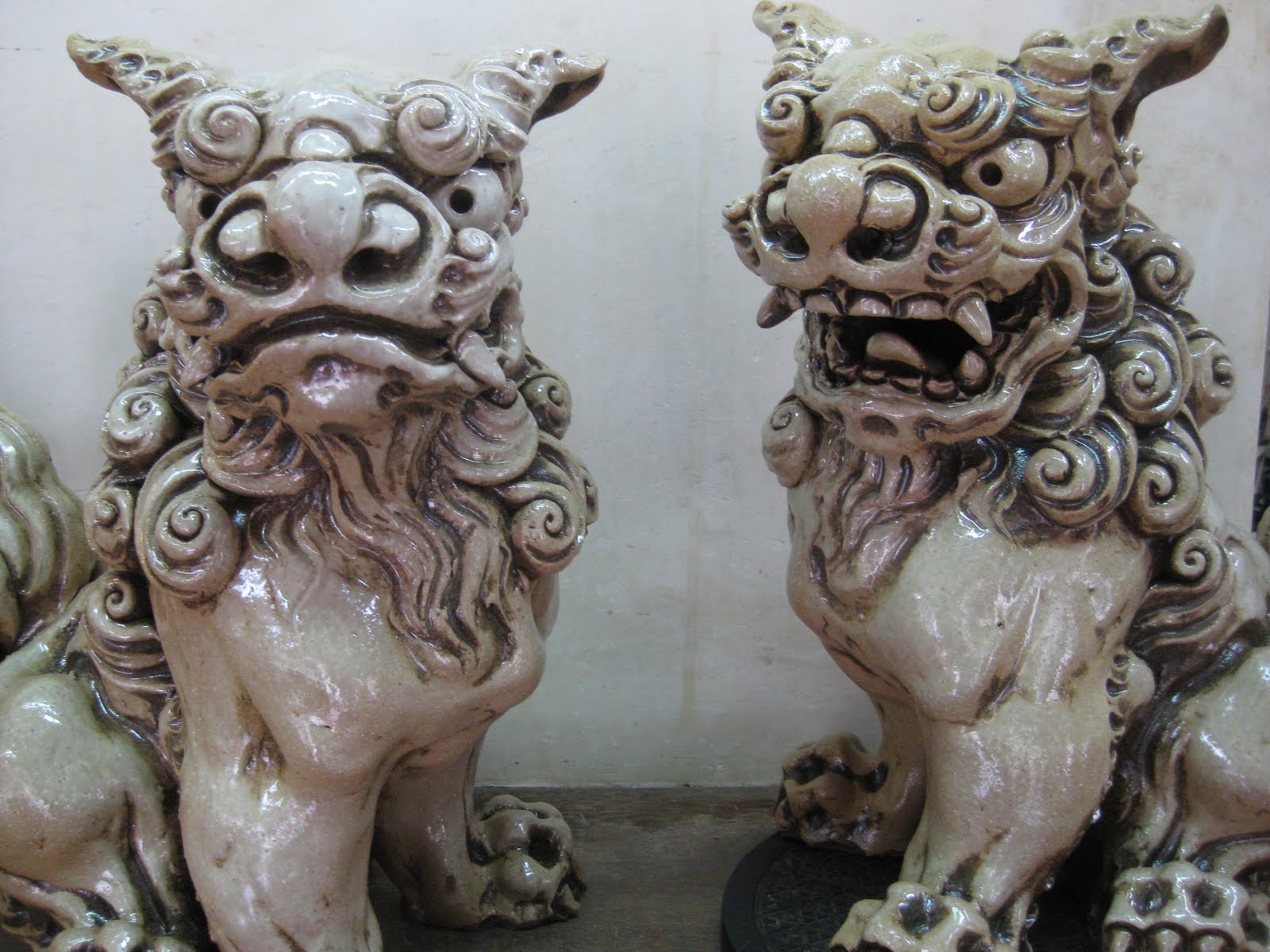 worldgrazer: Shisa Always Come in Pairs