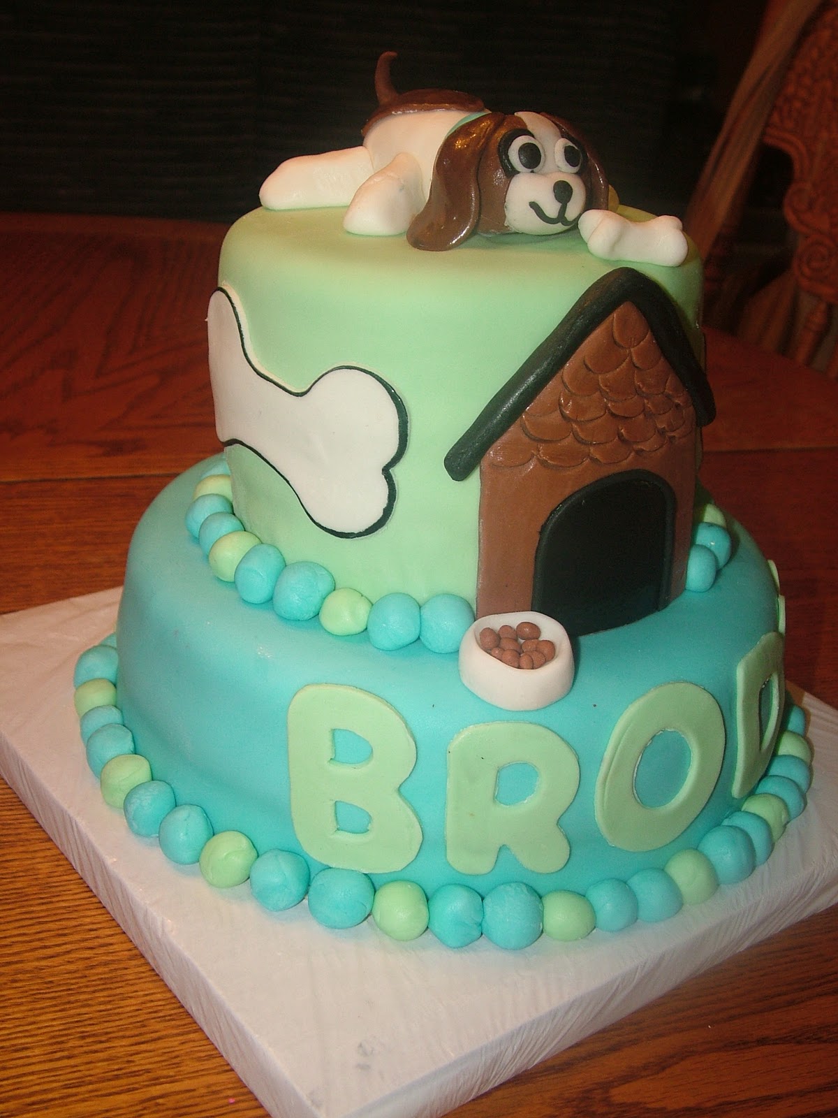 Little Miss Muffins Cakes!: Beagle Birthday