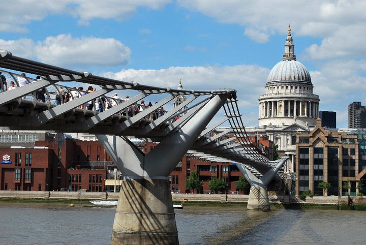 London Bridged: Millennium Bridge: Modern Architecture in an Ancient City.