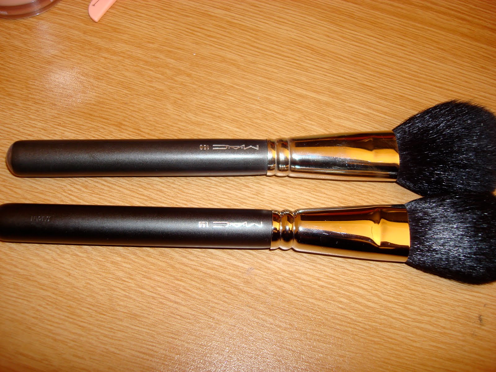Coruna's way...: How to spot FAKE MAC brushes.