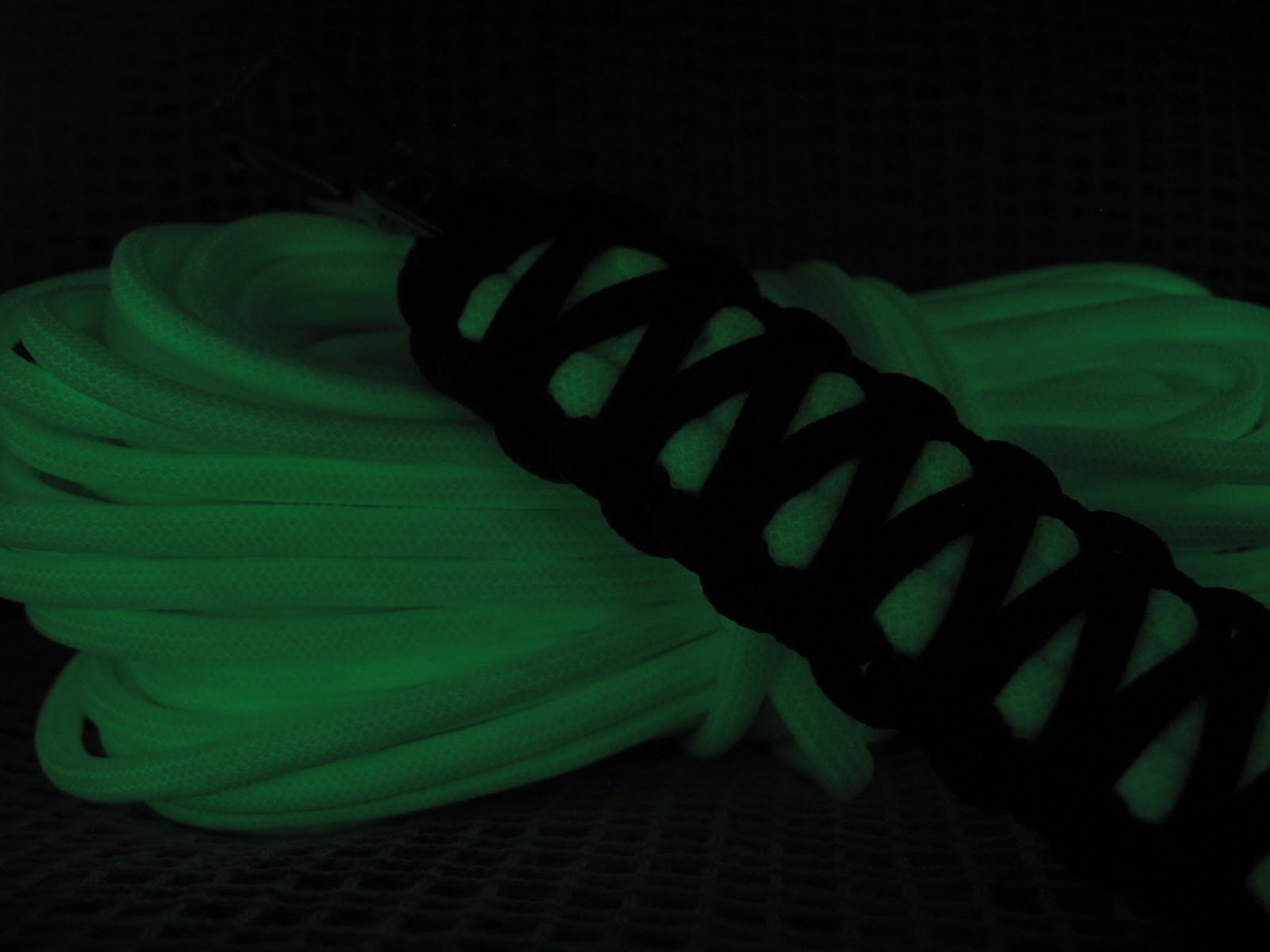 Paracordcraft: Porte-clés en paracorde (paracord 550) phosphorescente ... Paracordcraft: Porte-clés en paracorde (paracord 550) phosphorescente ...
