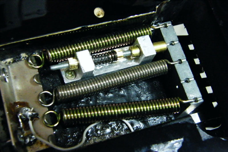 SkyNet3D's hobbies: Tremolo stabilizer.