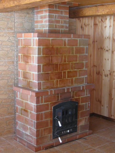 Rustic Mob: Soba din caramida cu usa semineu