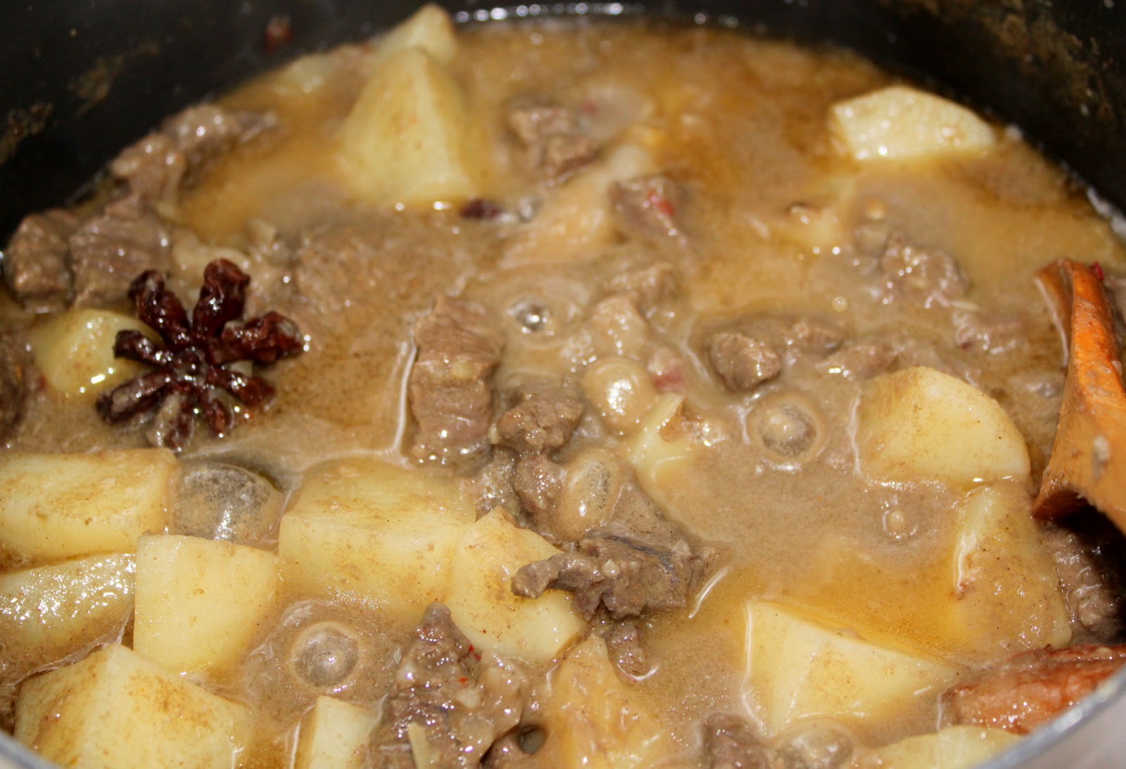 A Box of Kitchen: Beef Kalio (Padangnese beef stewed in spicy coconut ...