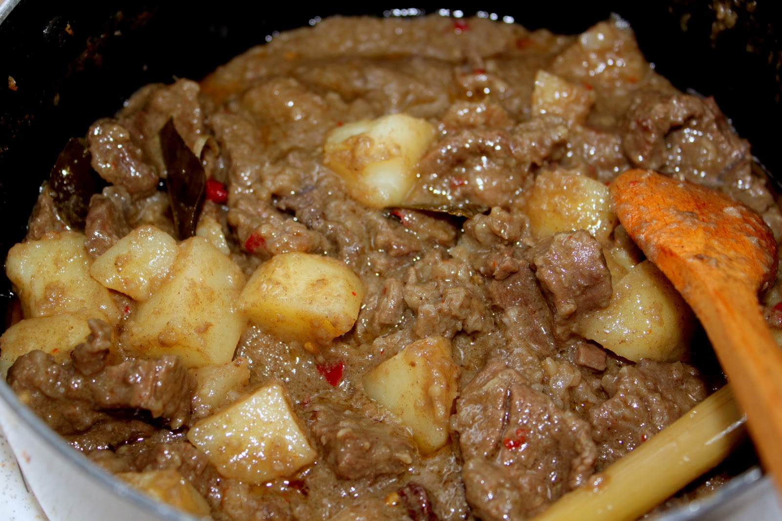 A Box of Kitchen: Beef Kalio (Padangnese beef stewed in spicy coconut ...