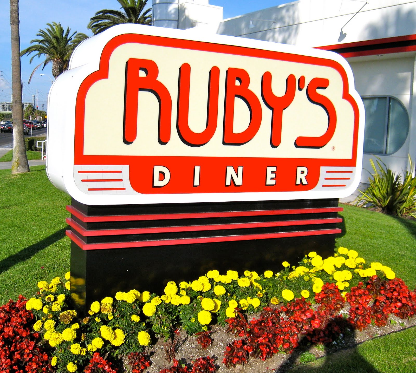 3 Tubby Tummys: RUBY'S DINER-LONG BEACH