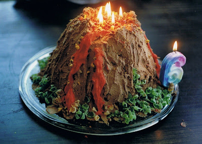 Arting Around Cakes: Volcano