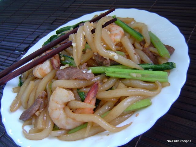 Fried 'Loh Shee Fun' ~ Rice noodles