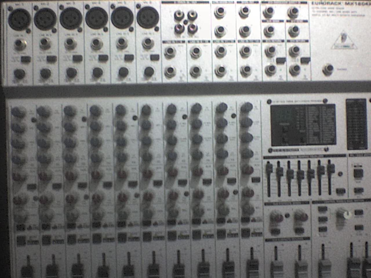 Intelektualez: Mezcladora Behringer Eurorack MX1804X