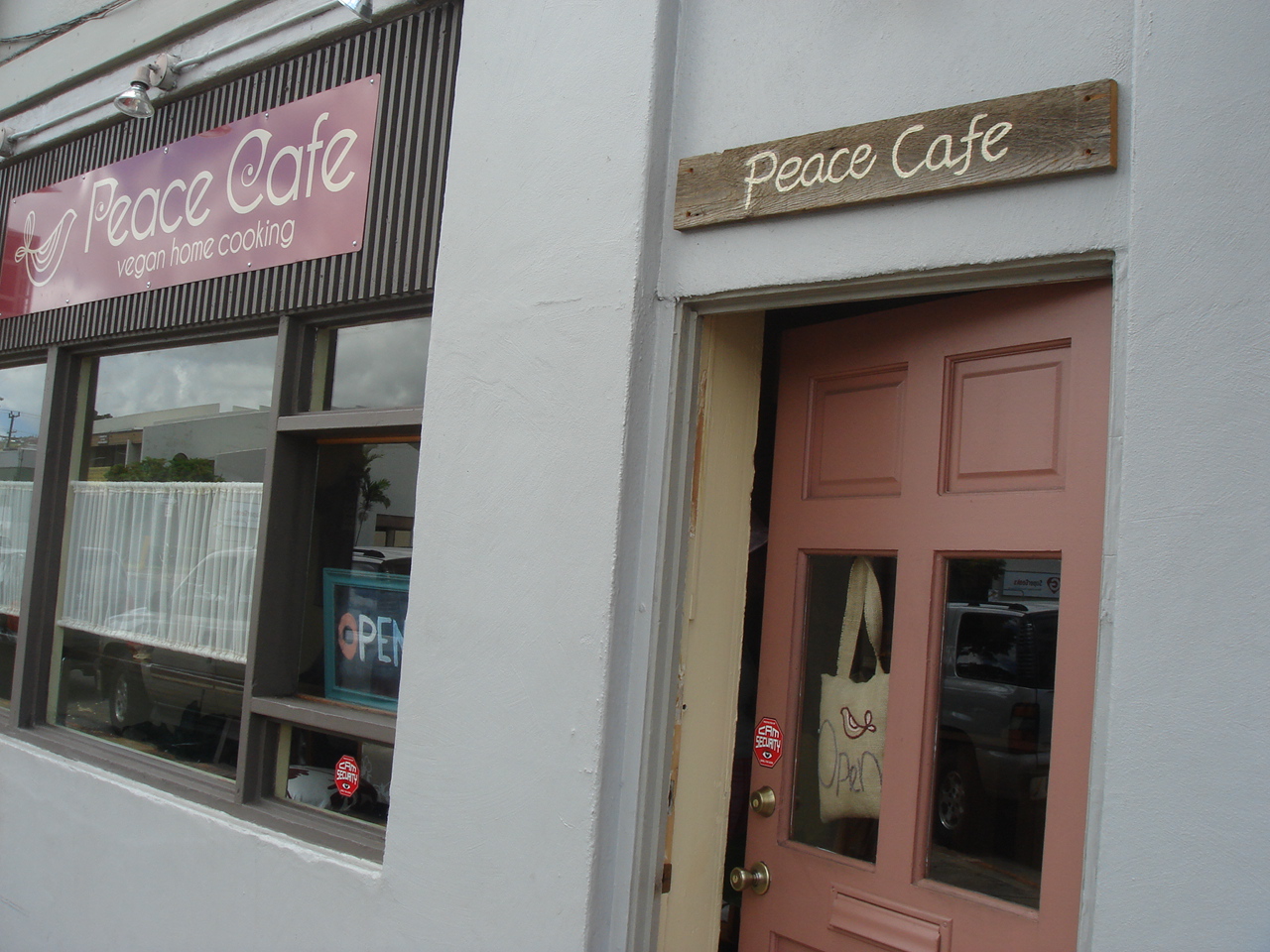 BE MACRO: Peace Cafe in Hawaii