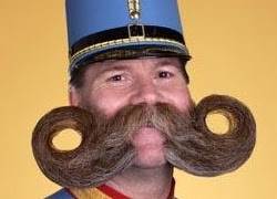 ZOOM RADIO: La Columna del Señor Bigotes: Pub PUNTO ROJO