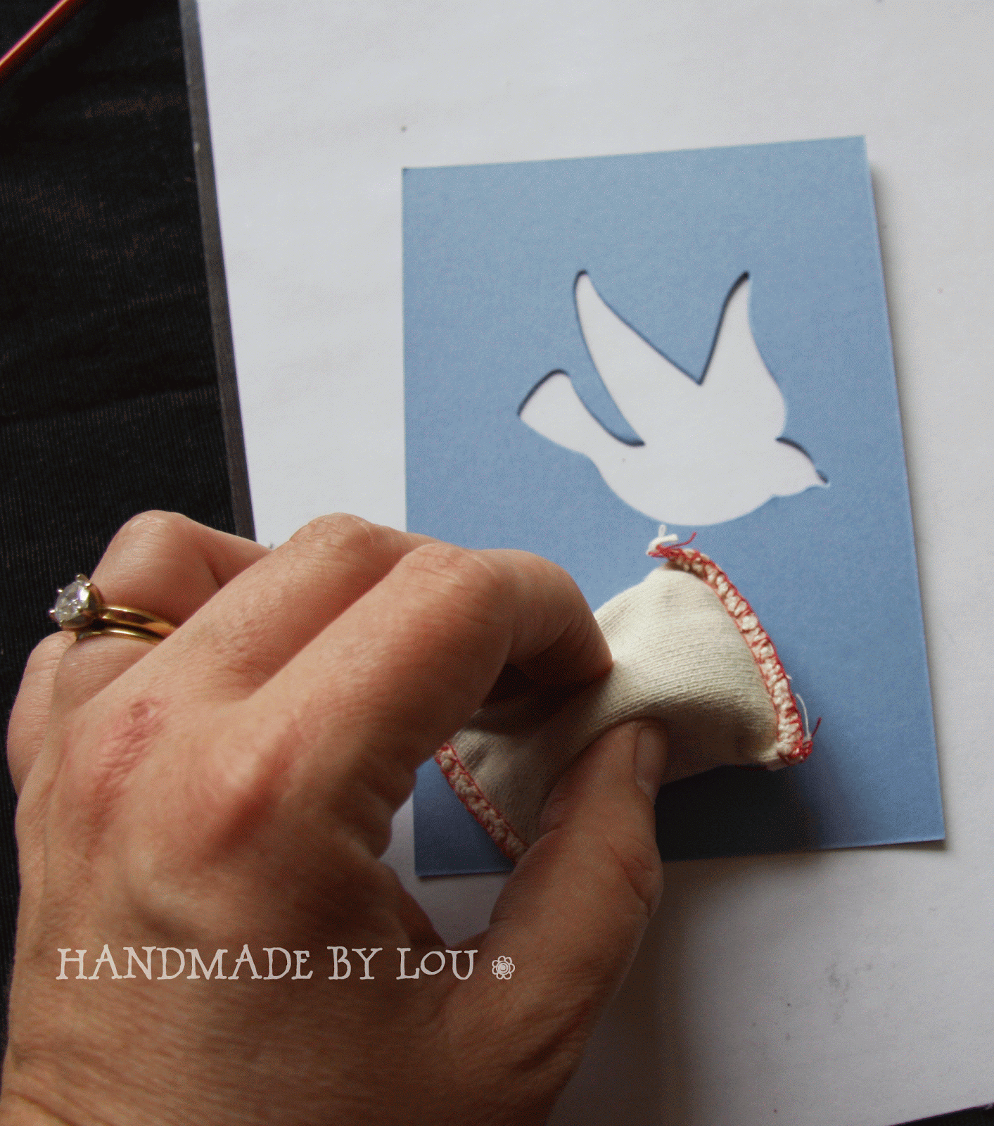 Handmade by Lou: Heat Embossing Tutorial - now with pictures!