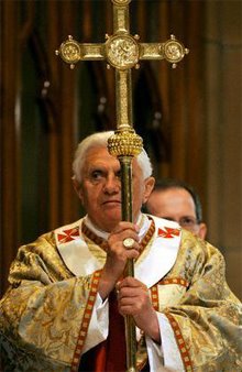 Ceremonia y rúbrica de la Iglesia española - La férula o báculo papal ...