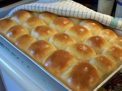 A Cooking Bookworm: Buttery Rolls