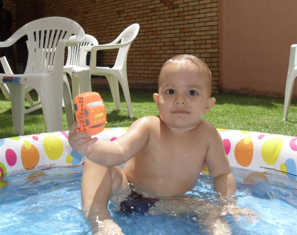 NICOLAS MUNIZ HD: Brincando na piscina