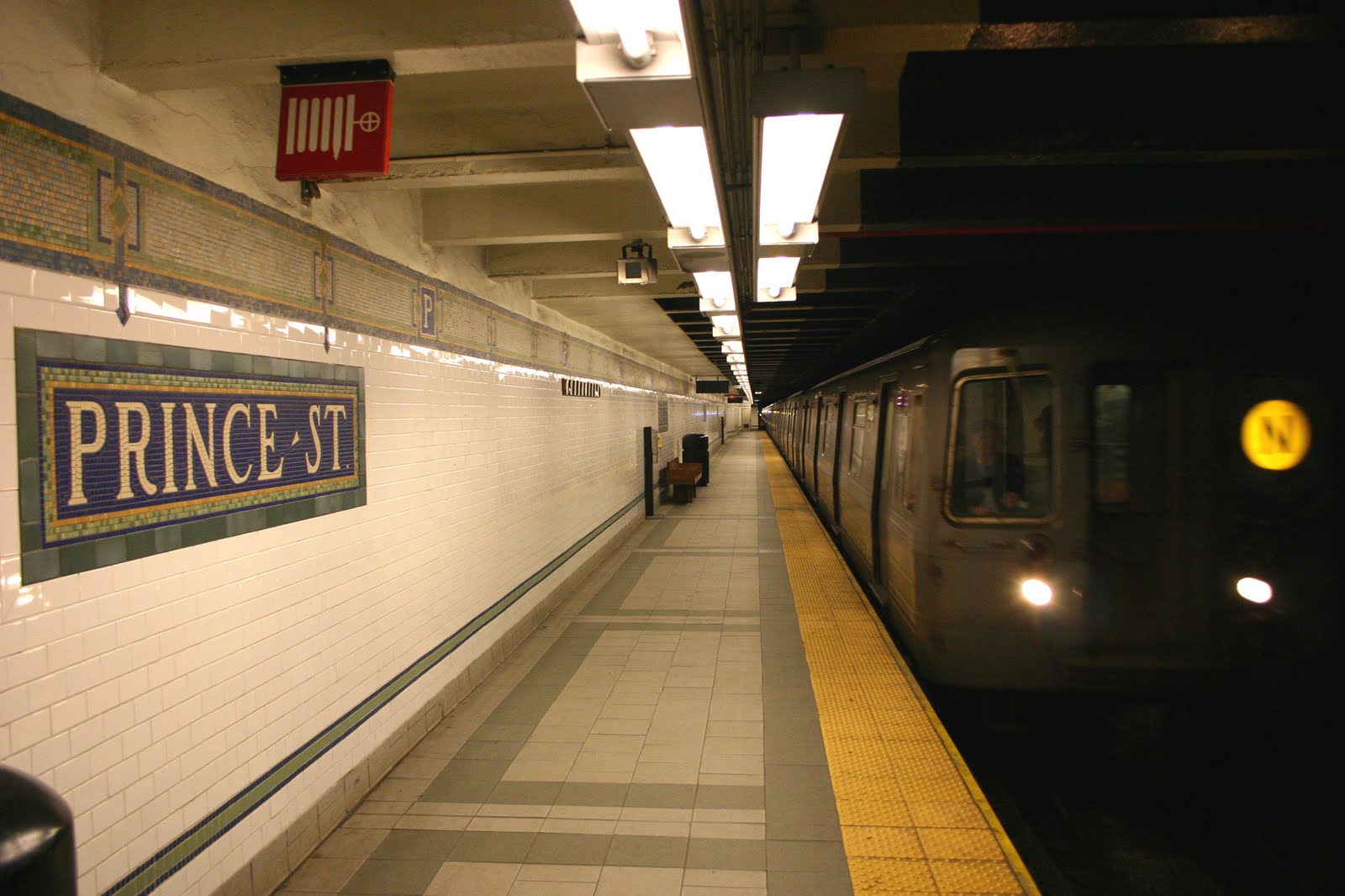 Benoit DECQUE Accueil: A CROWD OF PRINCES