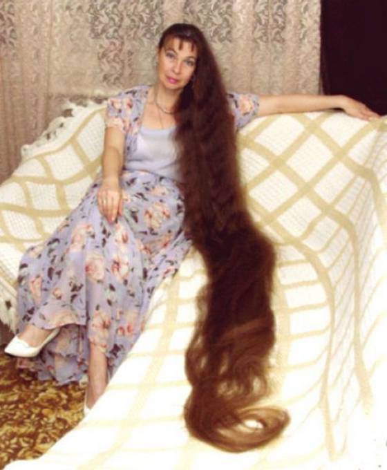 Tube Article: Girls Through The History With Unusually Long Hair