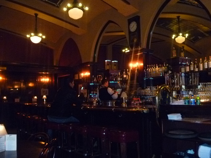 Seattlebars.org: #1297 - Huber's, Portland OR - 11/21/2010