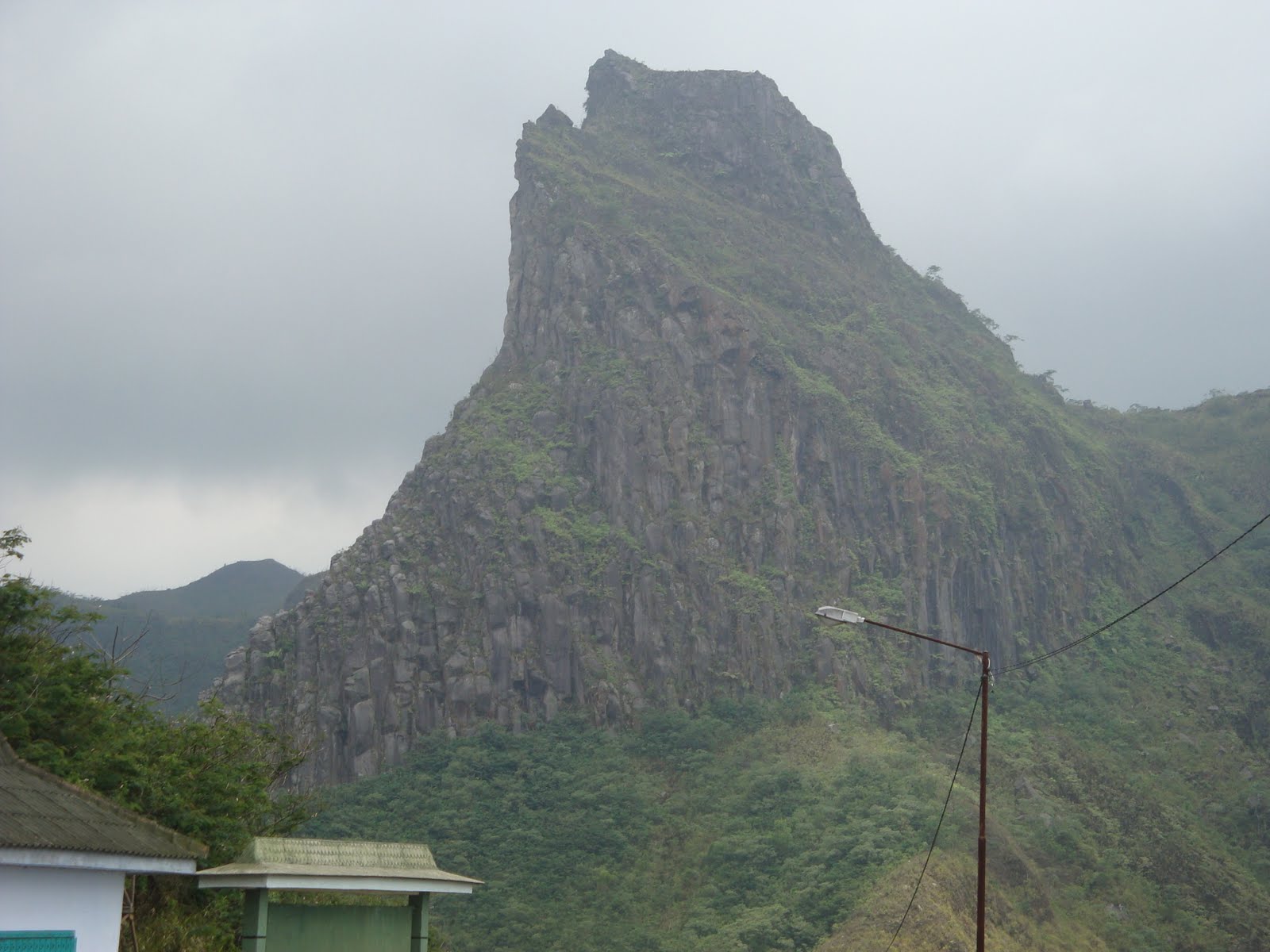 nuansa masel: Fenomena-fenomena Gunung Kelut (Bagian III)