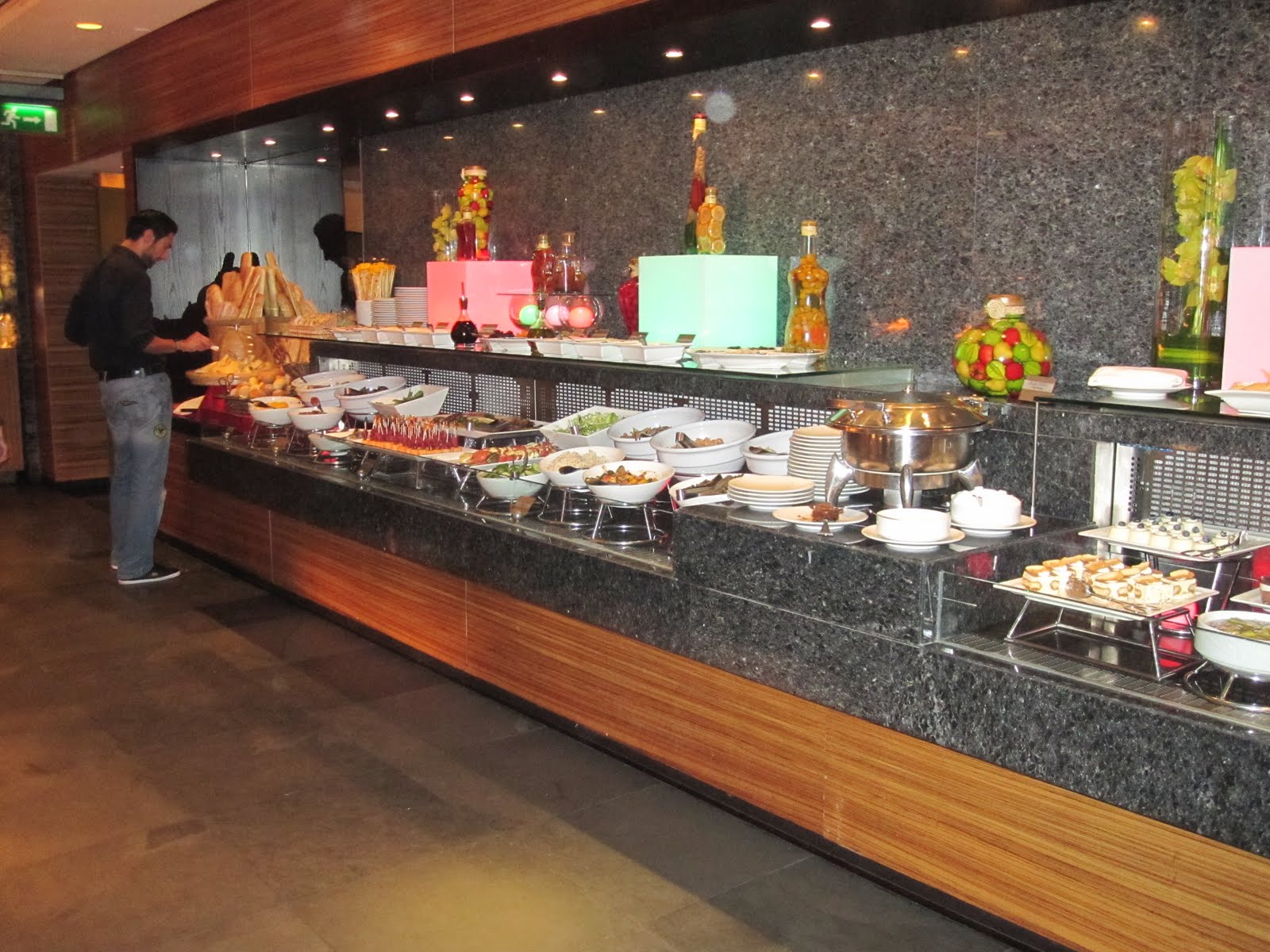 Bon Appetit!: Dubai Restaurant Review: Flavours on Two, Towers Rotana