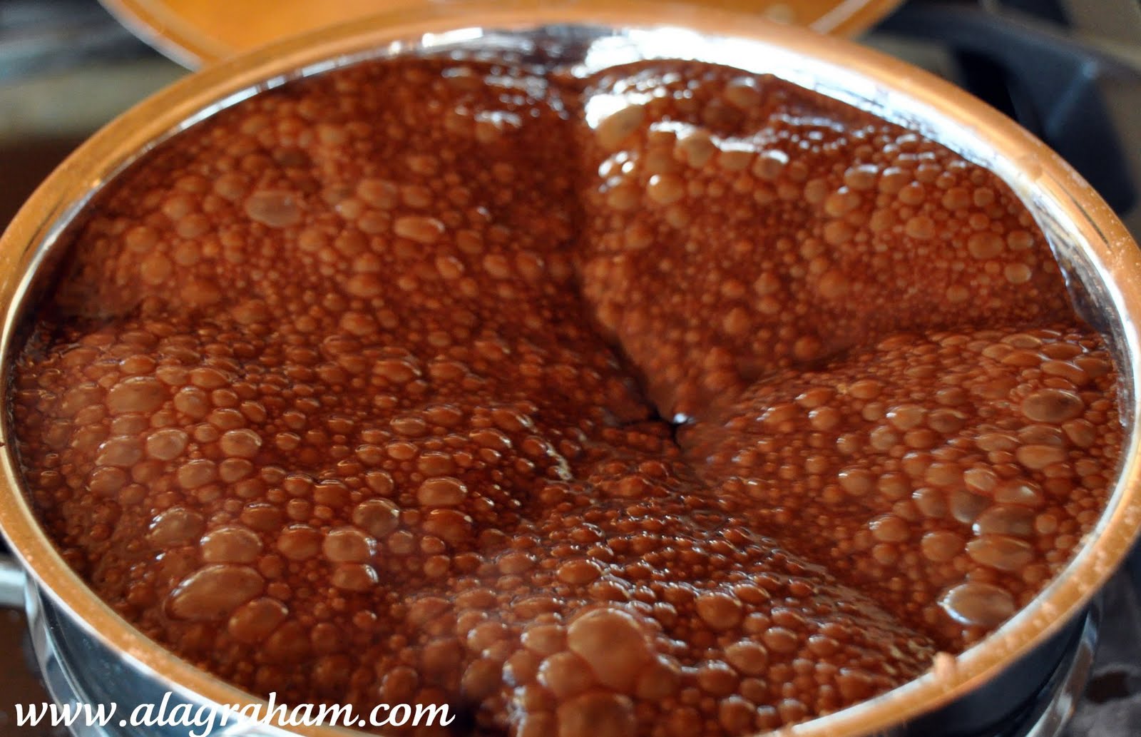 A LA GRAHAM: HOMEMADE CHOCOLATE SYRUP