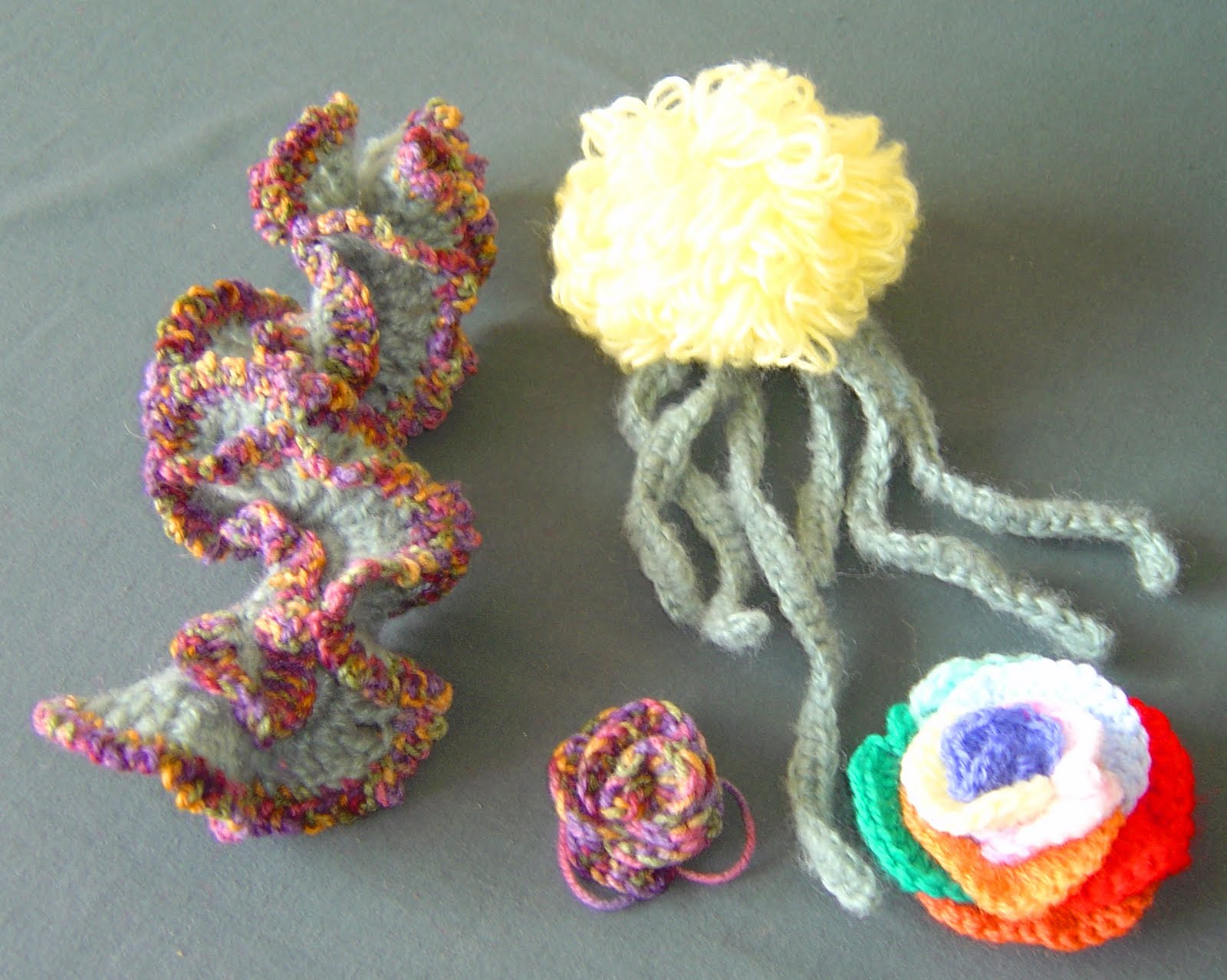 Enthusiastic crochetoholic: Loopy Roses and Other Things
