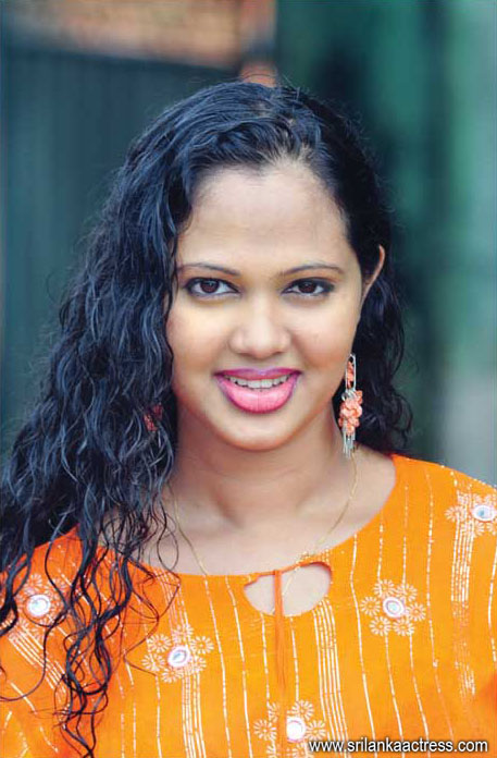 simple image collections: Iresha Ranasinghe Sri Lankan Actress Images