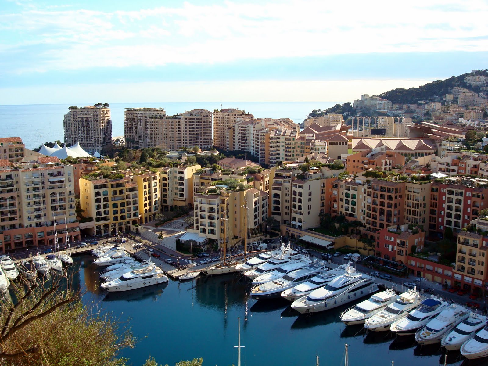 LUXURIA: If it's Good Enough for Bond............