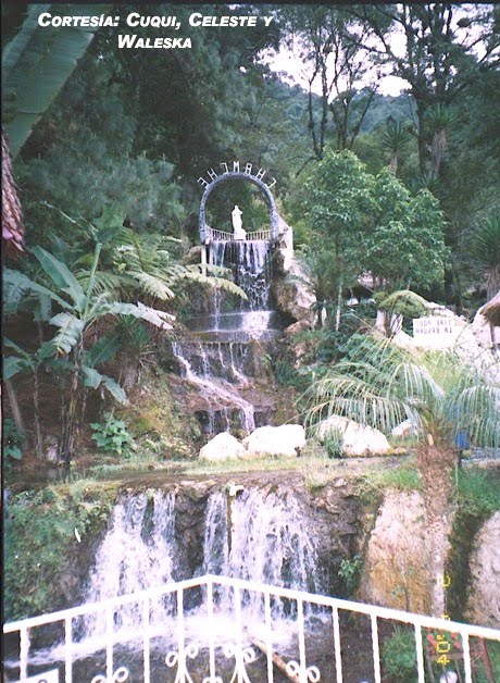 centros turisticos de tactic: Vistas del blaneario de chamche