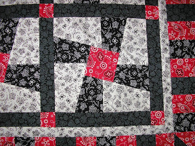 Welsh Quilter: Twisted Sister quilt.