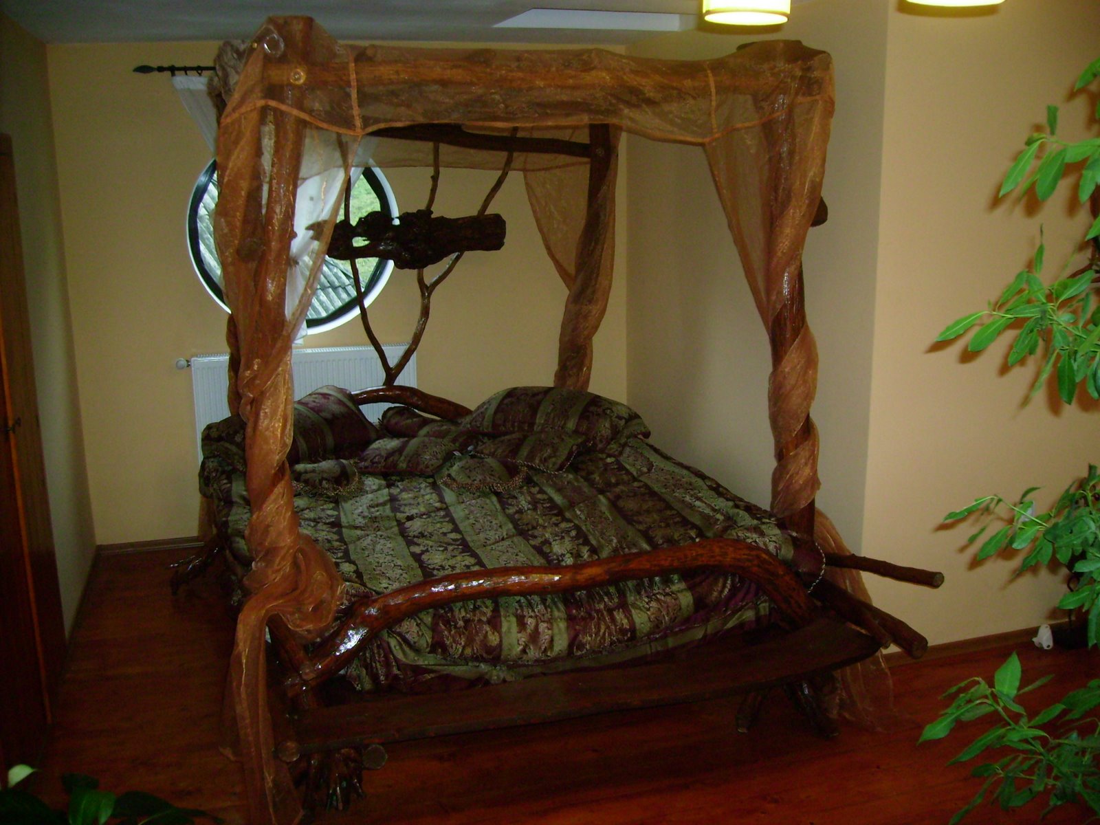 Pat Baldachin | Ciudatenii Rustice - Poze mobilier rustic de interior ...