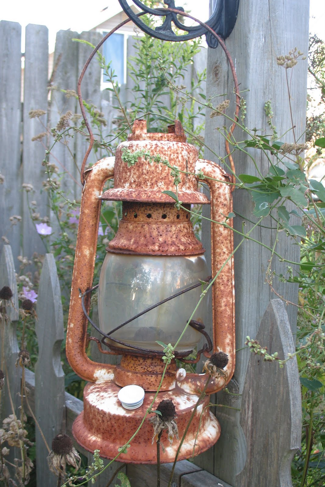 Trinket's Vintage Treasures: I LOVE rusty stuff...