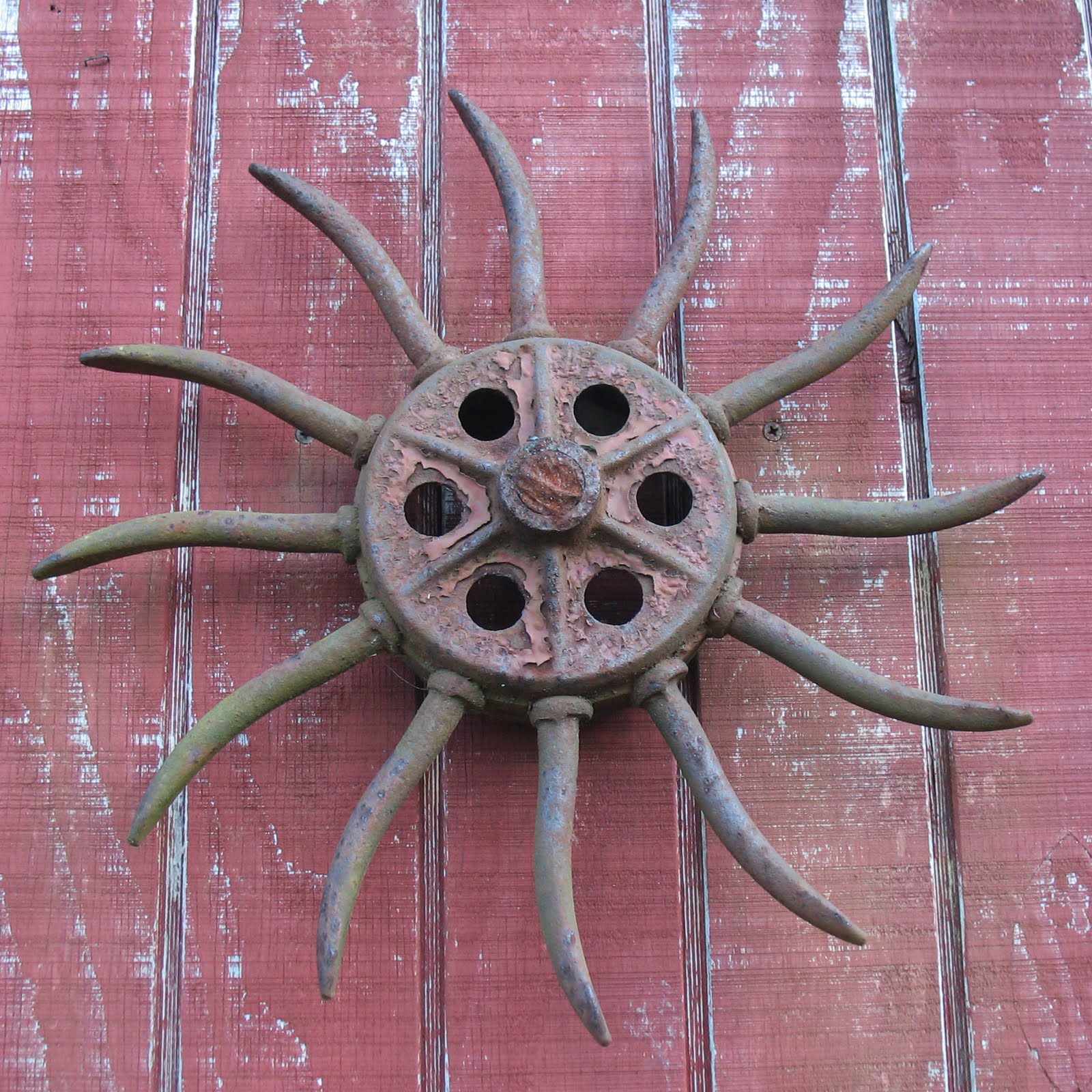 Trinket's Vintage Treasures: I LOVE rusty stuff...