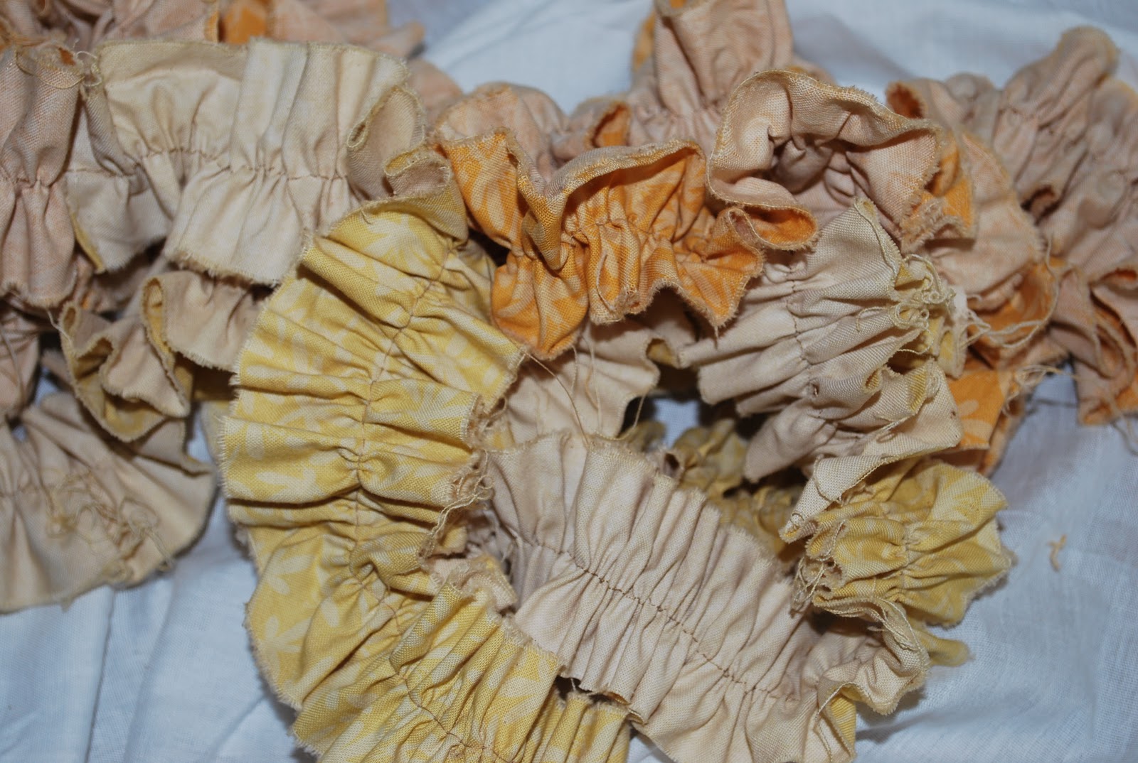 The Ruffle Wreath - Tutorial - Clumsy Crafter