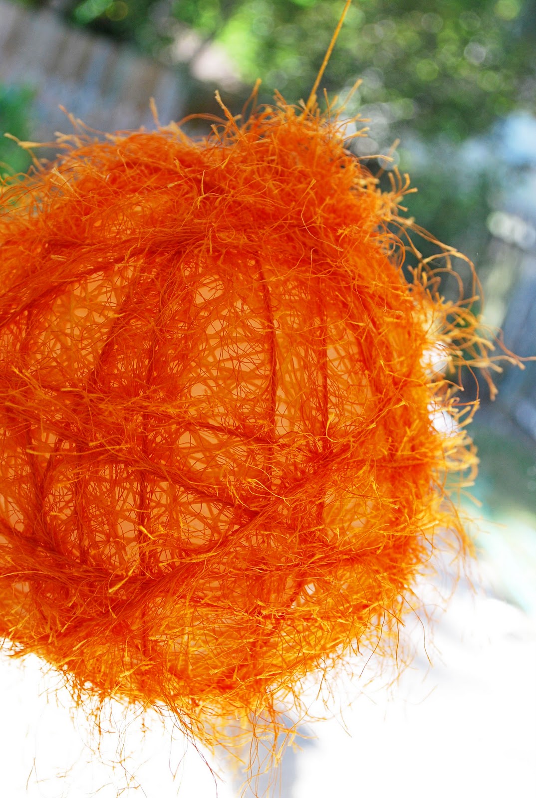 String Pumpkins: tutorial - Clumsy Crafter