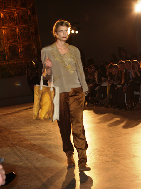 Creative-Idle: London College of Fashion MA_10 Human catwalk show