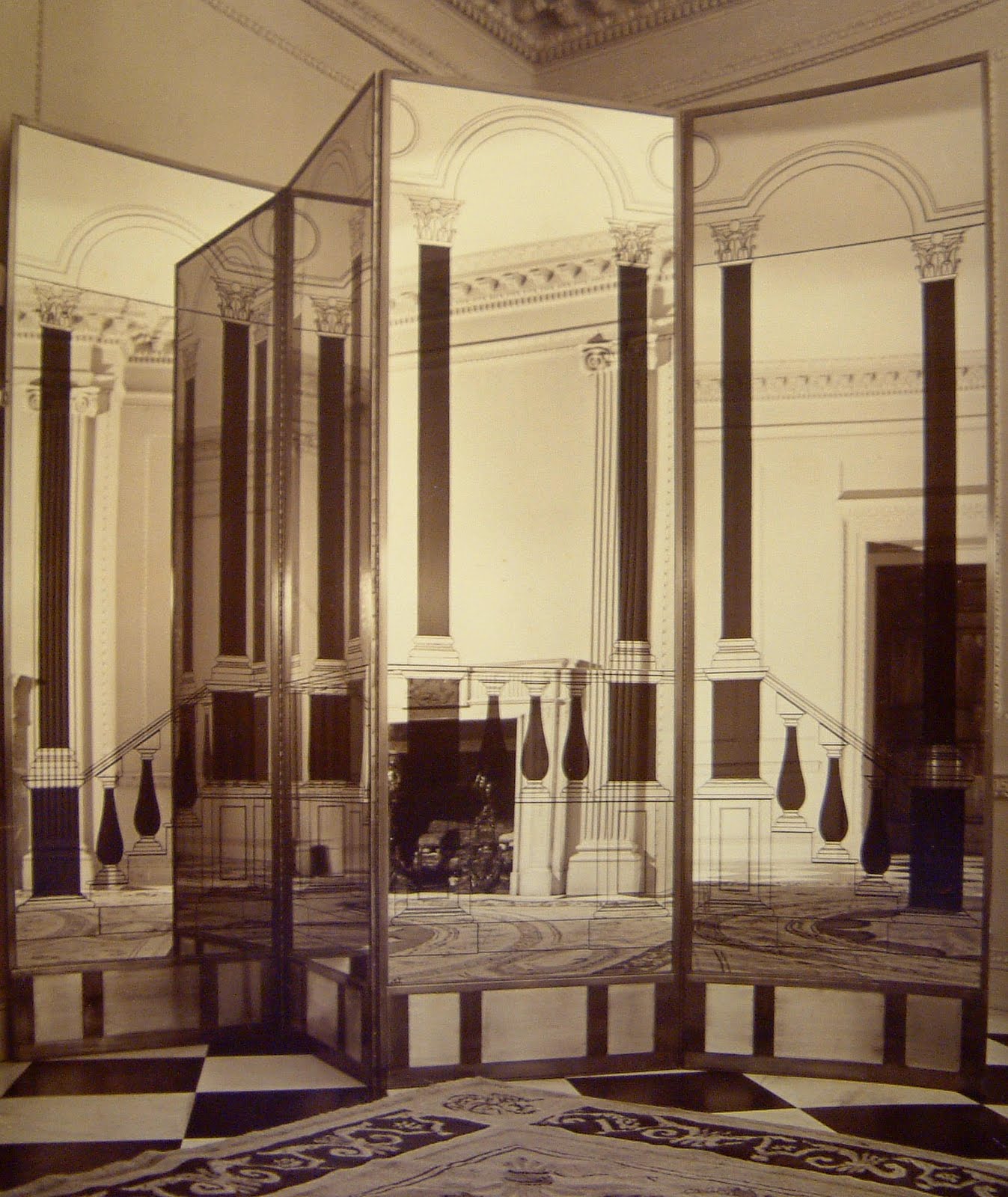 Aestheticus Rex: Mirror Mirror...