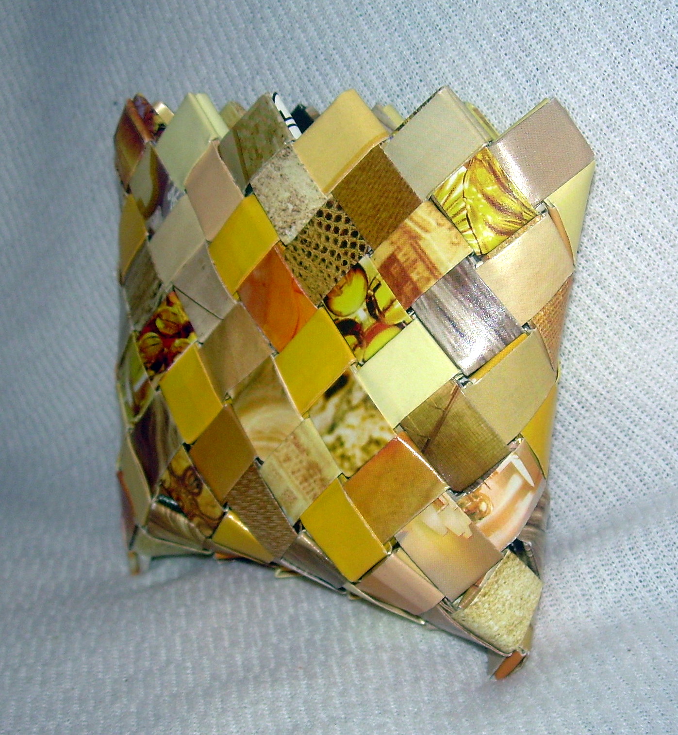 LILITH CREATIONS: Yellow - Eco Magazine Paper Coin Purse - Limited ...