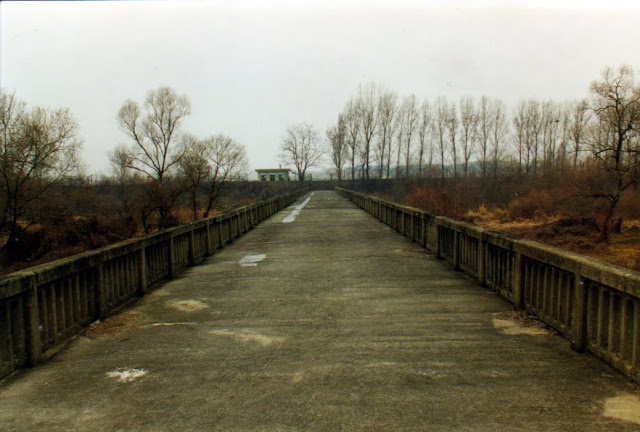 Asian Caravan: Photographs by Jeffrey Miller: (46) The Bridge of No ...