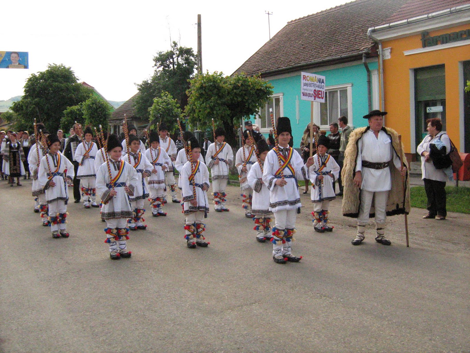 Ansamblul de cantece si dansuri Magura Sieului: Calusarul romanesc ...