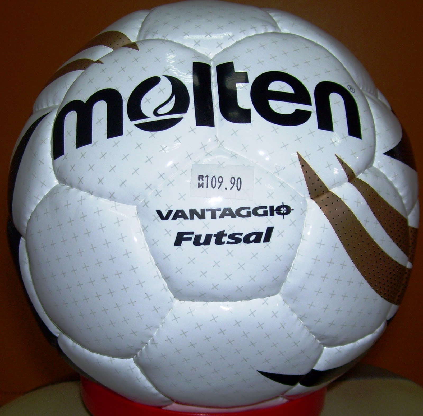NETPLAY SPORTS: New MOLTEN Vantaggio Futsal Ball